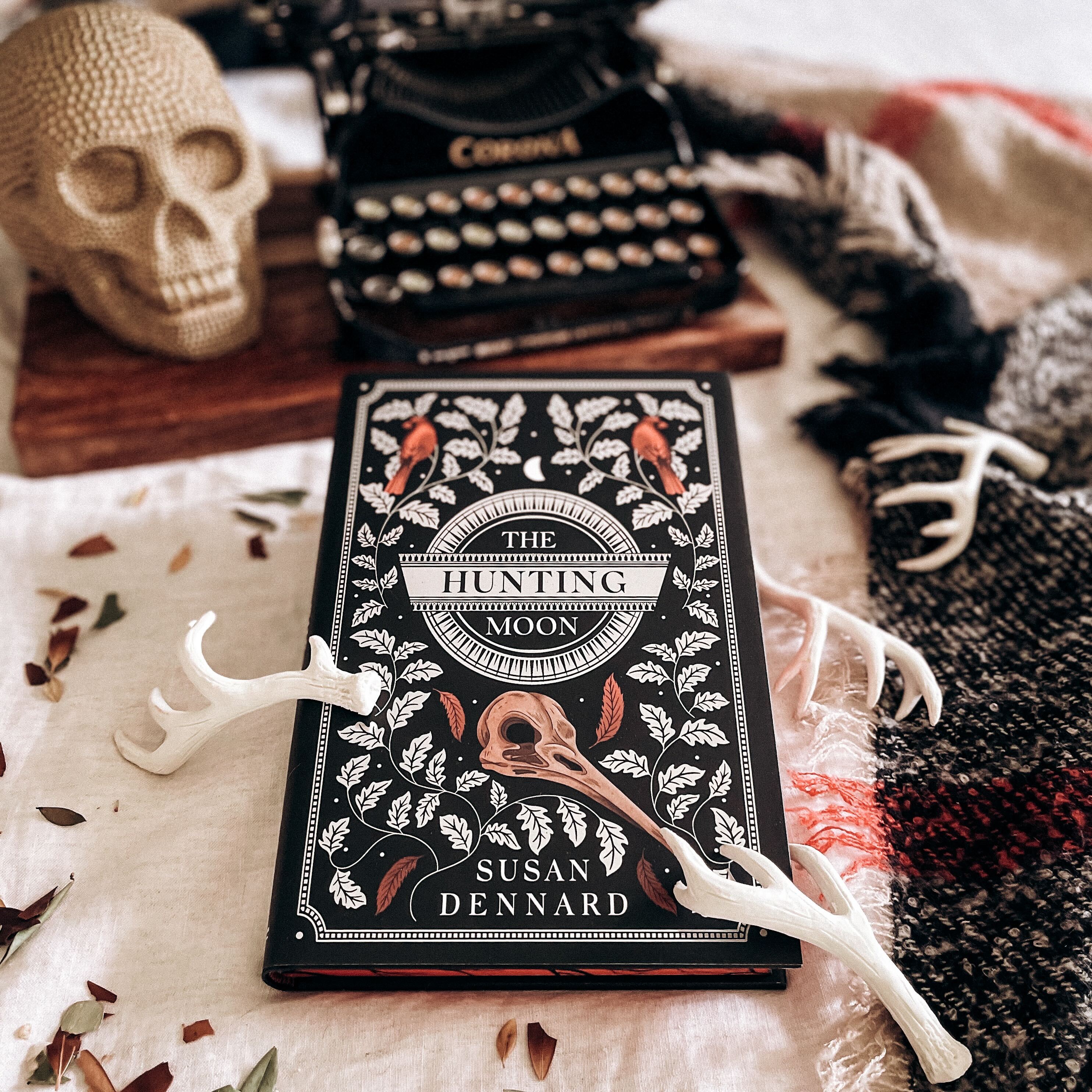 The Hunting Moon by Susan Dennard (Illumicrate Exclusive) – Illumicrate US