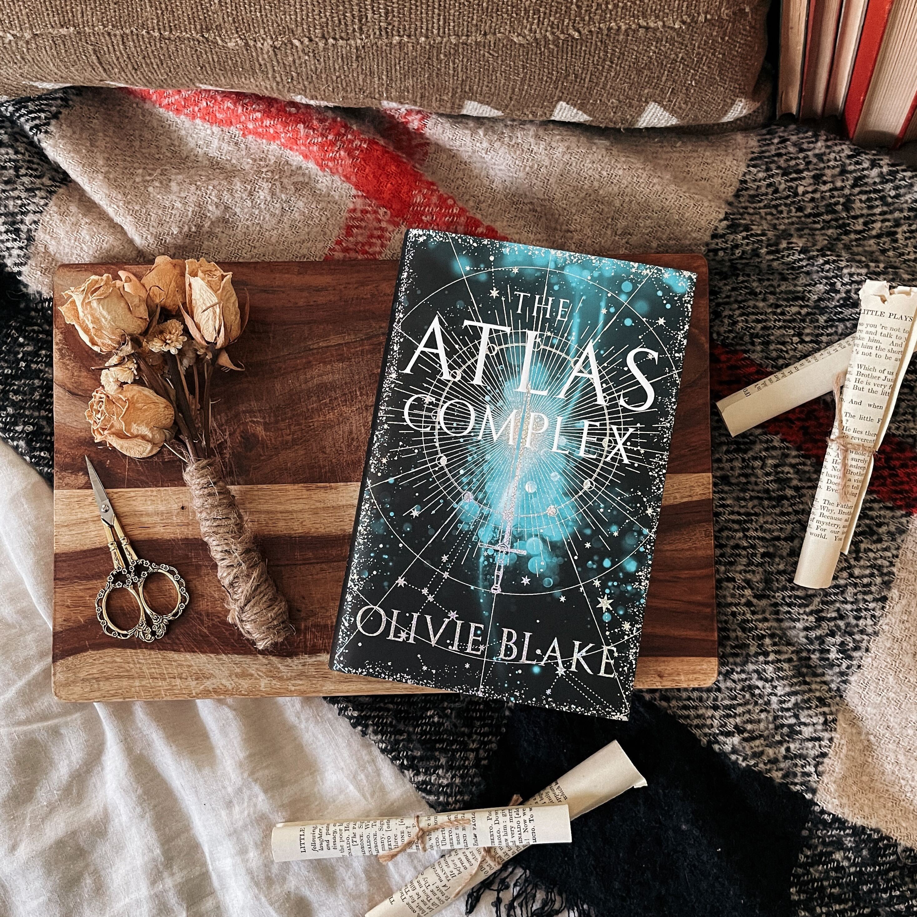 The Atlas Complex by Olivie Blake (Illumicrate Exclusive) – Illumicrate US